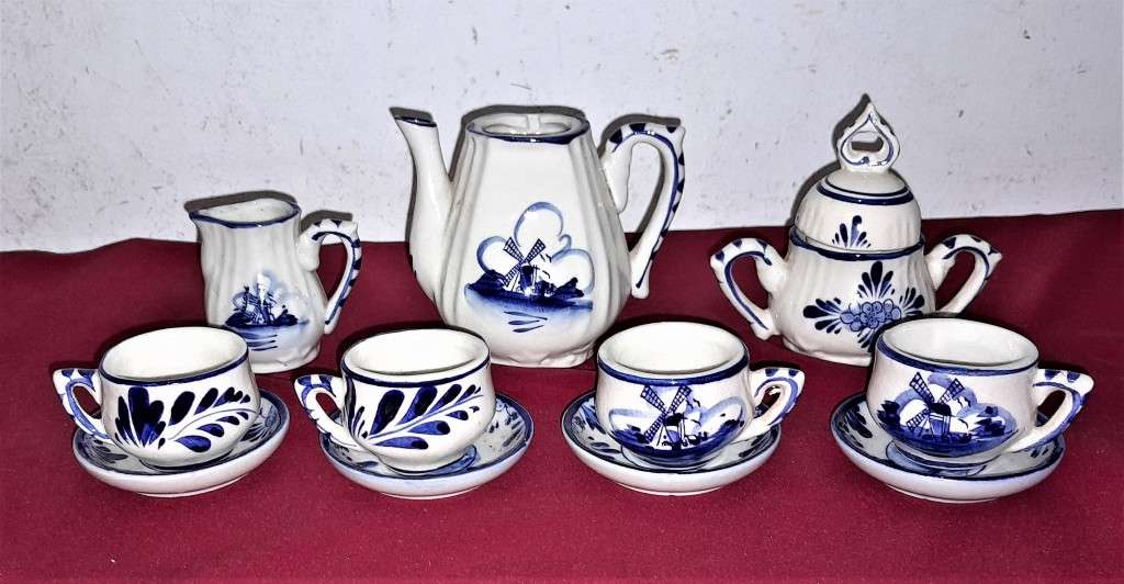 Dutch Porcelain - Delft Blue Handpainted Miniature Tea set EH 98-10385 ...