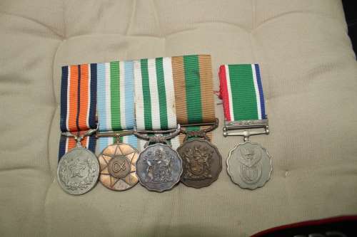 SADF & SANDF - SA Navy medals, badges and uniform - all R 2000!....see ...