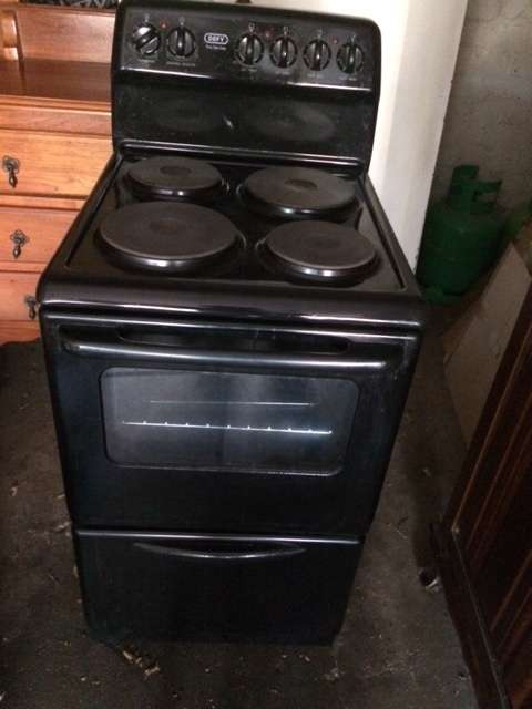 Freestanding - DEFY 521 - Black 4 Solid Plate Stove. was sold for R1 ...