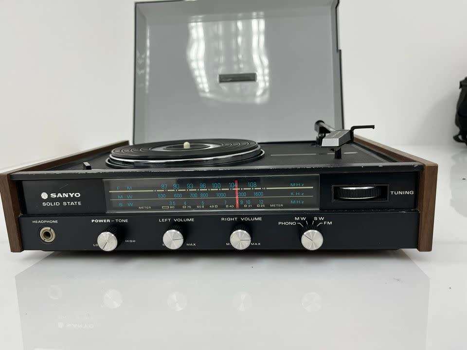 Hi-Fi Systems - Vintage SANYO Solid State ( Amp / Radio / Turntable ...