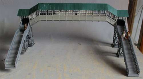 Locomotives - HO SCALE - DOUBLE RAIL FOOTBRIDGE WITH LED LIGHTS was ...