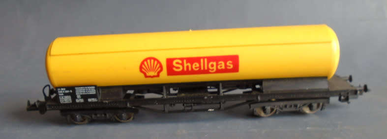 Rolling Stock - LIMA HO SCALE - SHELLGAS TANKER was sold for R120.00 on ...