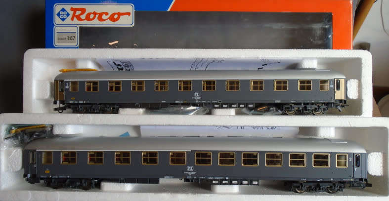 Rolling Stock - ROCO HO SCALE - 2 X FS 1 st & 2nd CLASS PASSENGER ...