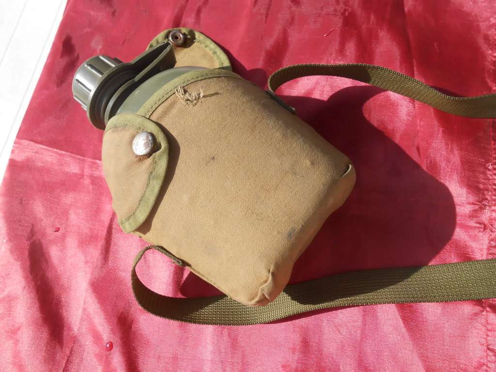 Kit - SADF water bottle. One of the closing studs is missing on the ...