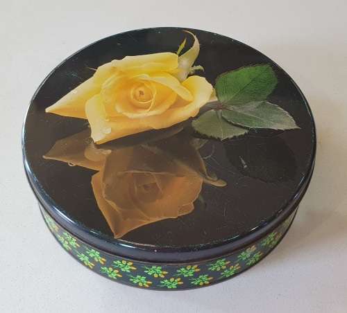 Tin - PYOTTS 1 kg biscuits tin as per photos for sale in Bloemfontein ...