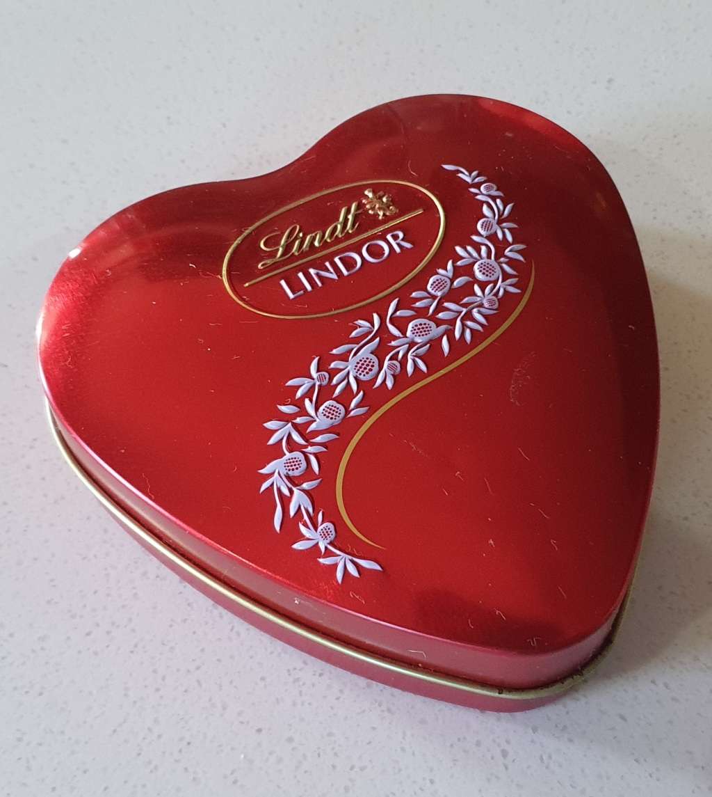 Tin - Lindt LINDOR tin as per photos was listed for R22.00 on 8 May at ...