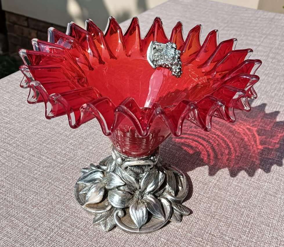 Vases - Ruffled Rim Red and Clear Art Glass Vase on Silver Resin Flower ...