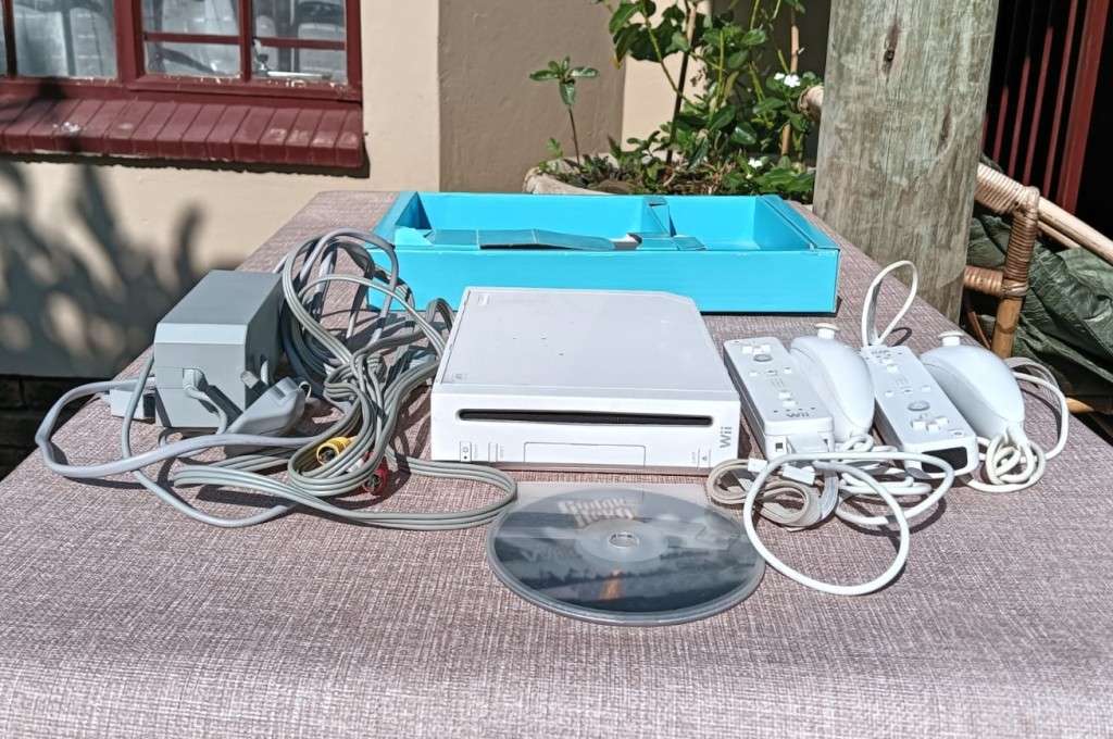 Nintendo - NINTENDO WII Model RVL-001 (EUR) Power Adapter, RCI Cable, 2 ...