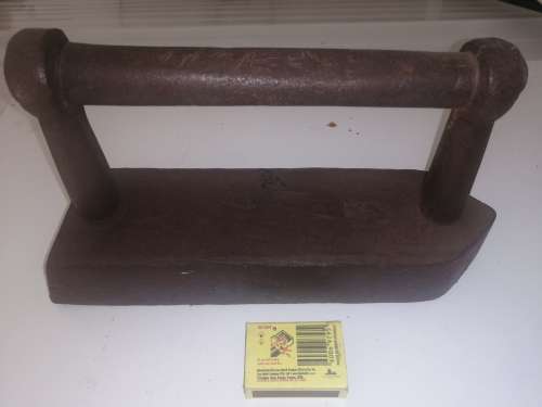 Other Antiques & Collectables - Groot strykyster met baie karakter was ...