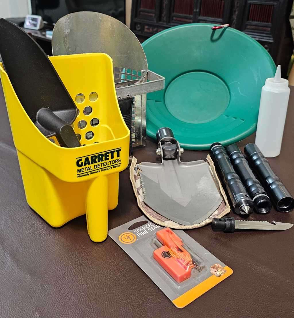 Metal Detectors - Metal Detecting Lot - Garrett Scoops & Gold Pan ...