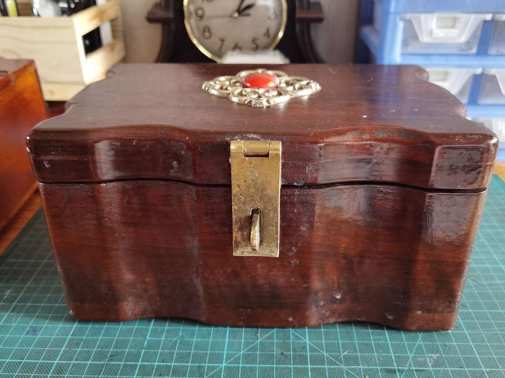 Jewellery Boxes - Vintage/antique wooden keep sake box with red velvet ...