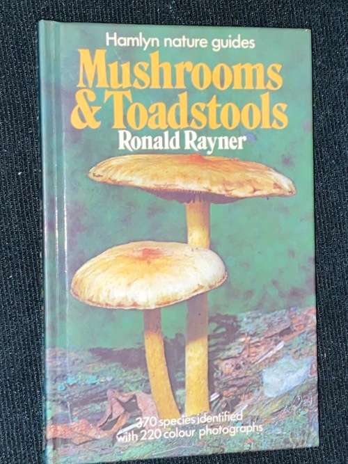 Reference - MUSHROOMS & TOADSTOOLS BY RONALD RAYNER - HAMLYN NATURE ...