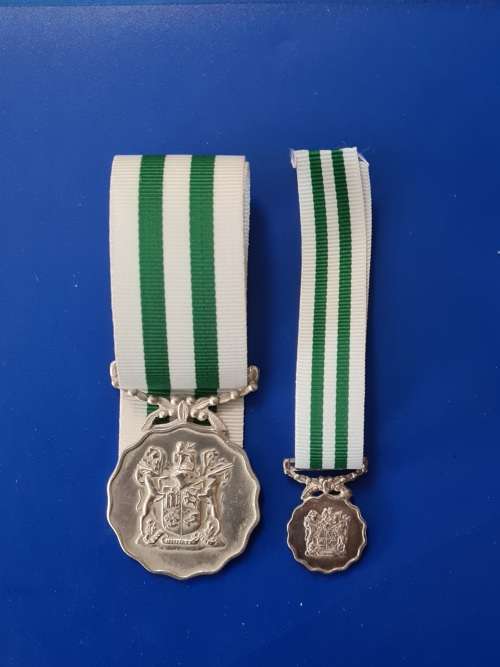 SADF & SANDF - SADF - GOOD SERVICE MEDAL - SILVER 20 YRS - FULL SIZE ...