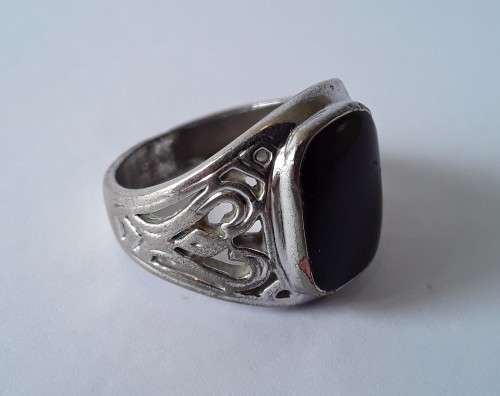 Rings - Vintage 18K RGP ring with black stone. Size: R1/2 (19mm) was ...