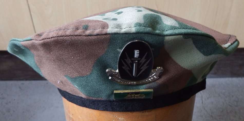 Headgear - SA Army 61 Mech battalion group camo beret with badge and ...