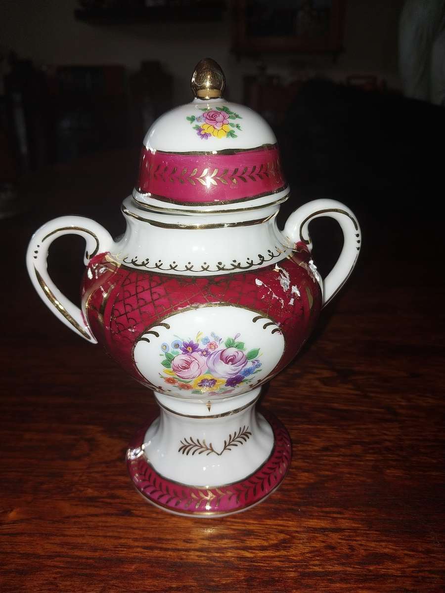 Porcelain & Ceramic - Pretty small pink procelain floarl jar and lid ...