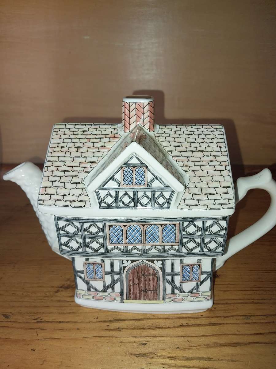 Crockery - Collectable Sadler Tudor tea pot for sale in Johannesburg ...