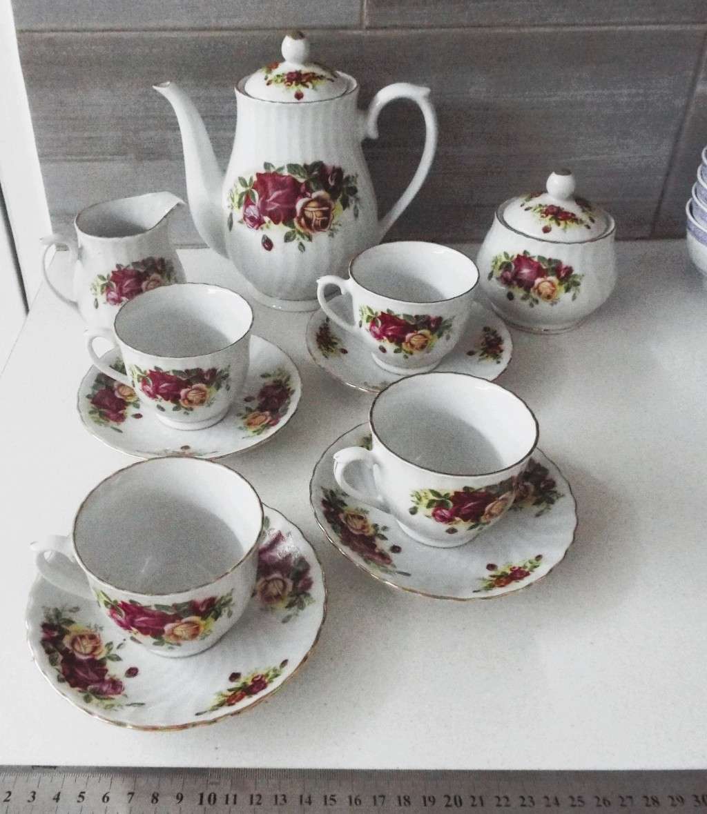 English Porcelain - WOW,,,,, vintage Elegant china english rose tea set ...