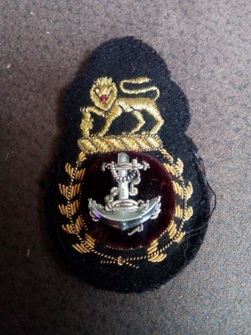 South African Navy - SADF ... SA NAVY PETTY OFFICER CAP BADGE .. LUREX ...