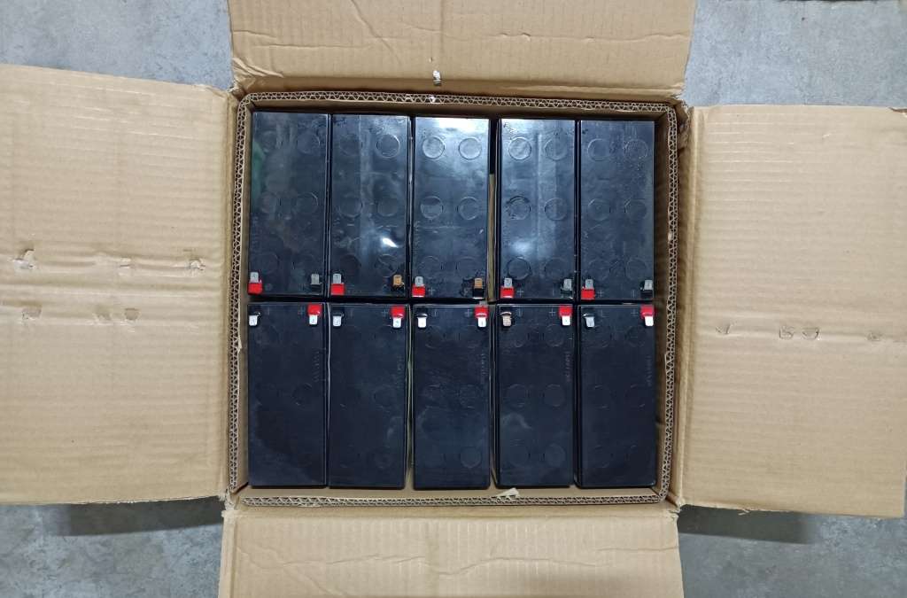 Rechargeable Batteries - Box of 10x dead 12v lead acid batteries for ...