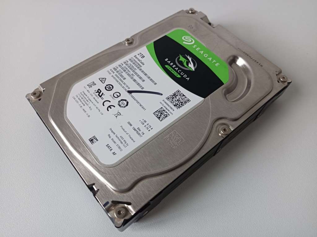 Internal Drives - Seagate 2TB HDD | 207mb/s read | 203mb/s write | 30% ...