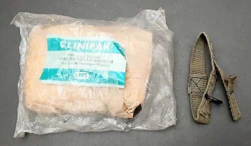 Kit - Rhodesian Bush War: Sealed Wound Dressing & Patt.69 Green Webbing ...