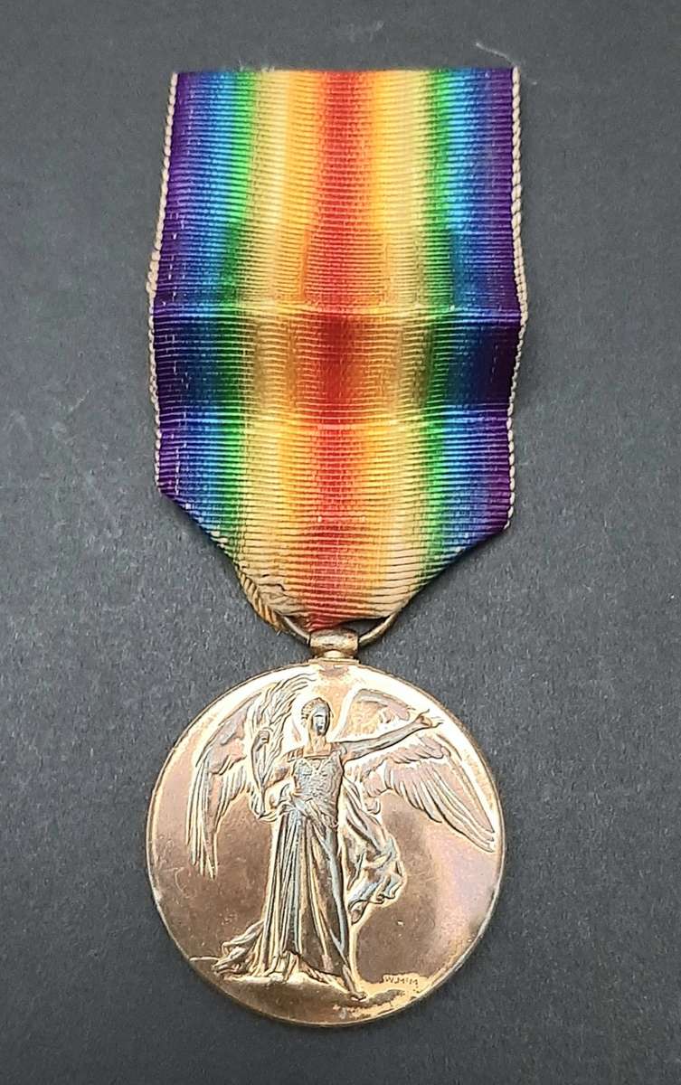 World War 1 - **WW1 UDF : Victory Medal w/ Silk Ribbon (4th Dist. Mntd ...