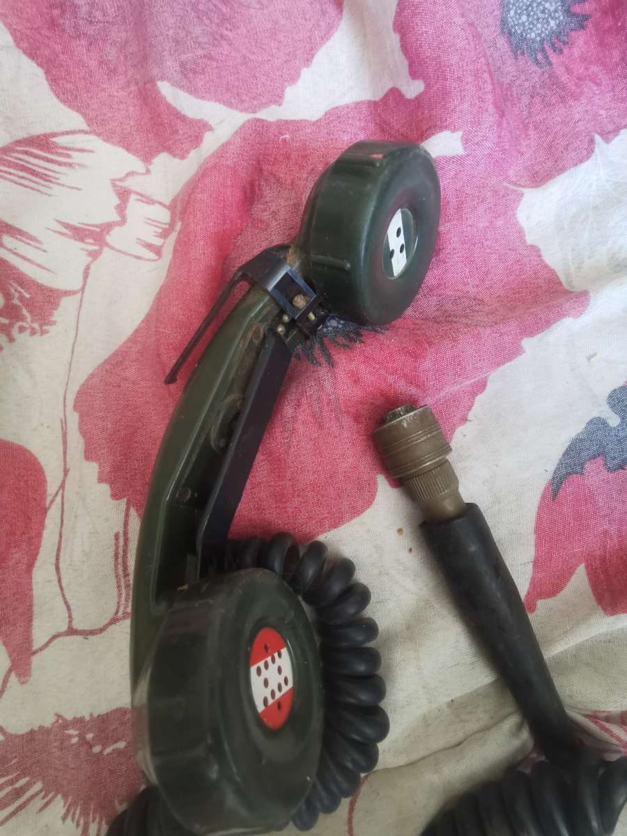 Other Clothing & Equipment - SADF/Rhodesian army radio handset (Brown ...