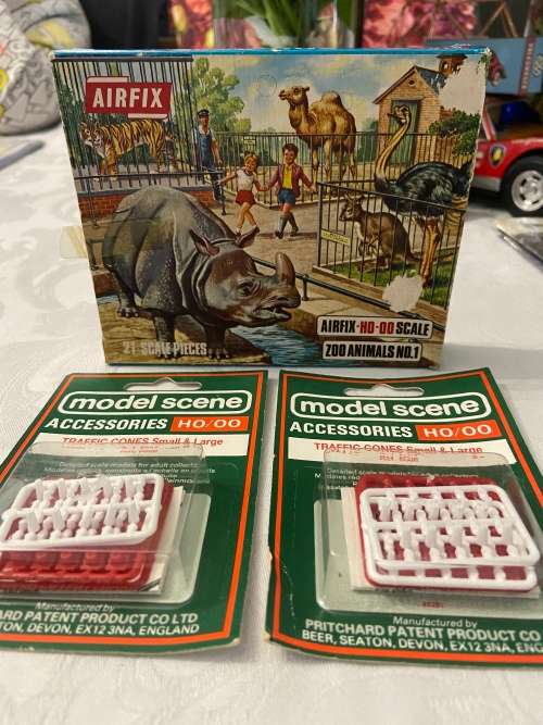 Other Antiques & Collectables - AIRFIX ZOO ANIMALS AND OTHER MINIATURES ...