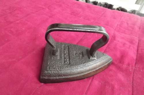 Utensils - Antique cast iron Falkirk no 4 iron in very good condition ...