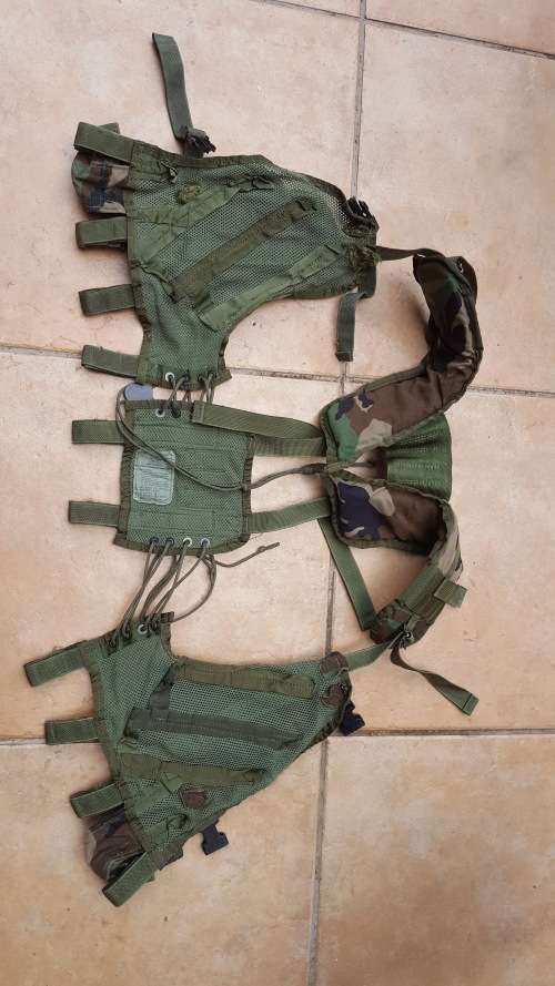 Kit - a great used (nearly new) USGI issue M-81 Woodlands camo vest ...