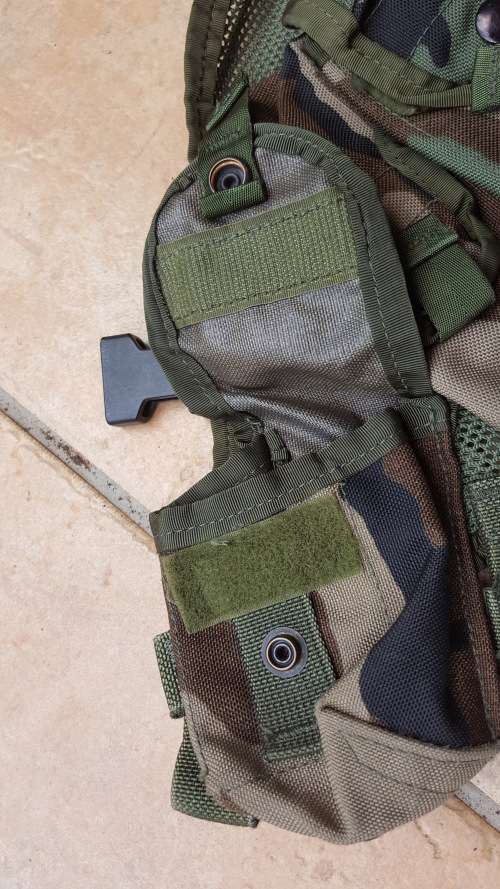 Kit - a great used (nearly new) USGI issue M-81 Woodlands camo vest ...