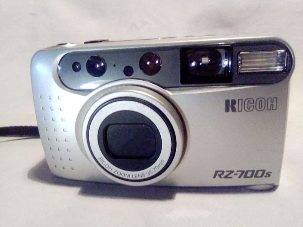35mm Point & Shoot - A Ricoh RZ 700s Camera 35mm in neat condition not ...
