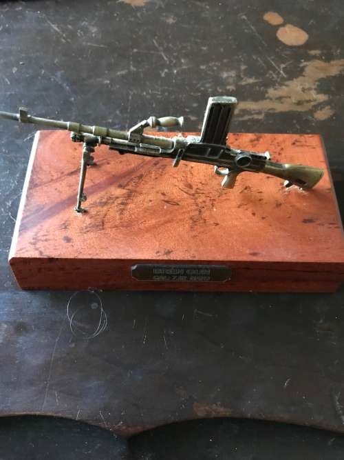 Plaques - Rhodesia model of Bren Gun on a piece of Rhodesian teak . was ...