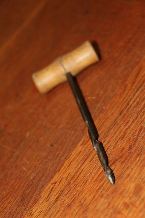 Tools - Vintage T Handle Auger was sold for R14.00 on 18 Sep at 21:46 ...