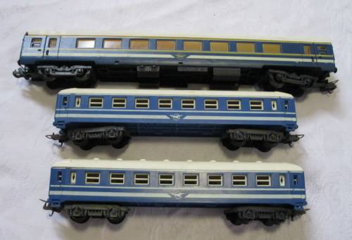 Rail - LIMA ITALY - 3 BLUE TRAIN WAGONS - HO SCALE was sold for R272.00 ...