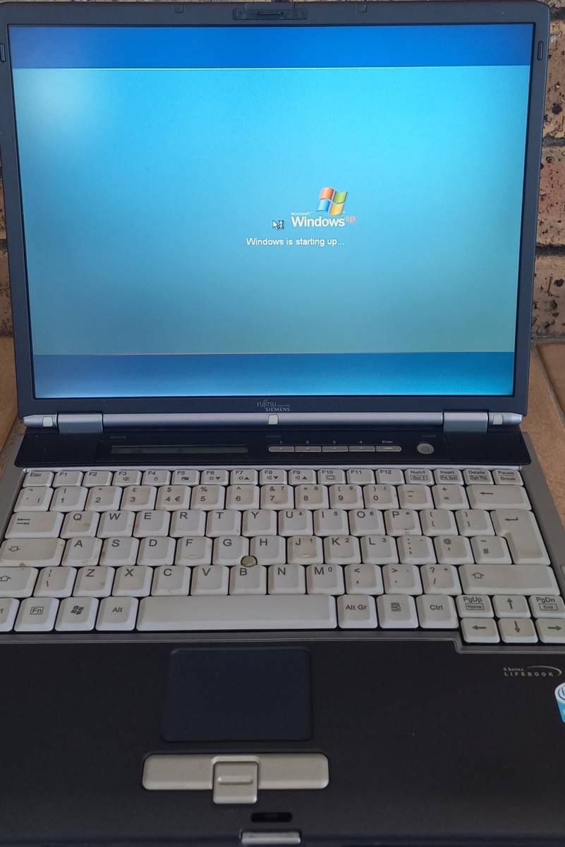 Laptops & Notebooks - Fujitsu Siemens Lifebook Windows XP Laptop was ...