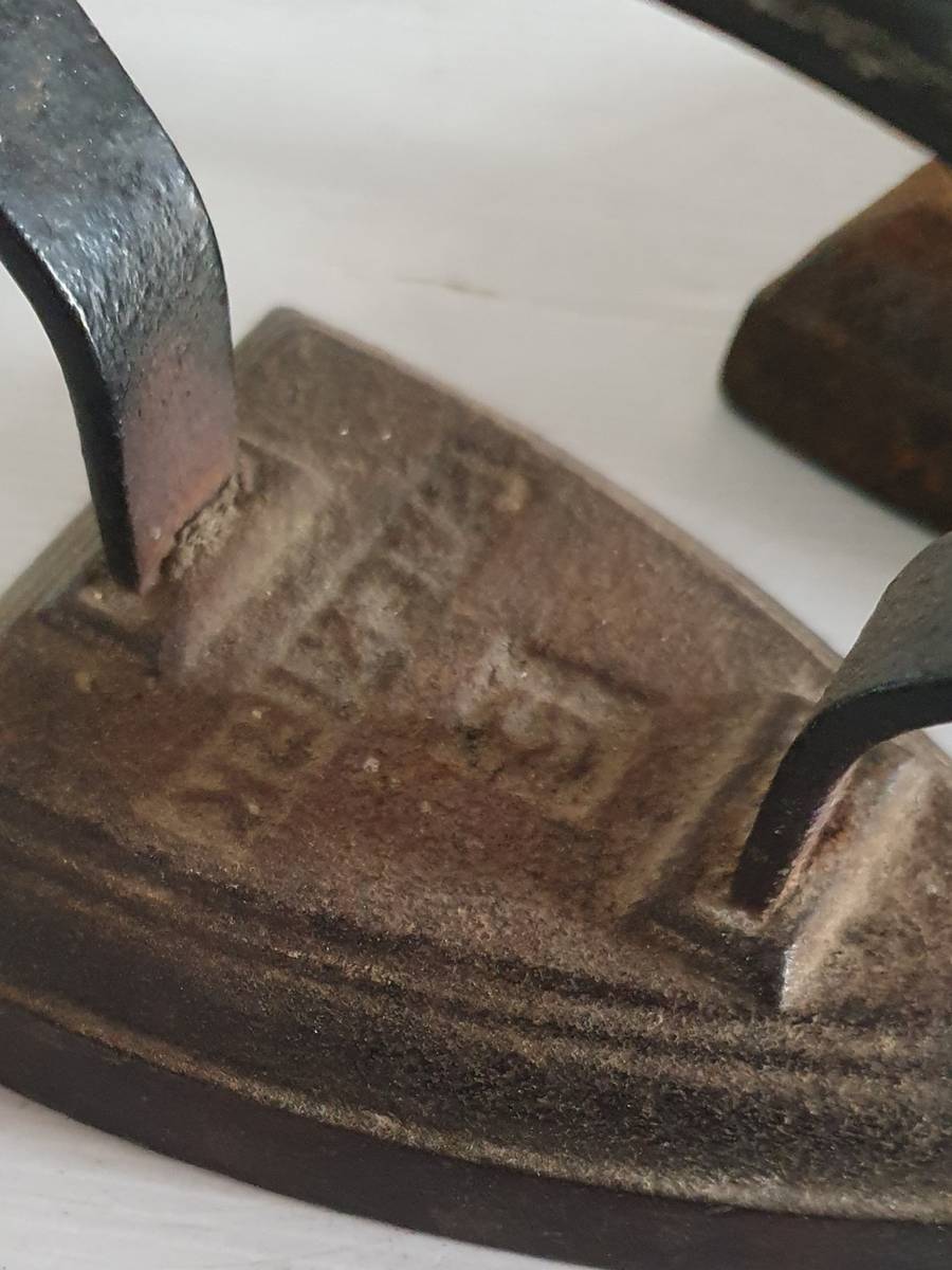 Appliances - 2 X ANTIQUE FALKIRK NO4 AND NO5 SAD IRONS. IDEAL FOR ...