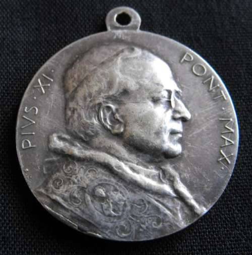 Medallions - OLD ITALIAN POPE PIVS XI PONT MAX SILVER MEDAL was sold for R40.00 on 3 May at 22: ...