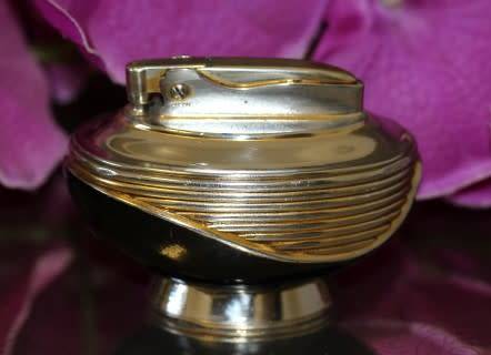 Smoking Accessories - A spectacular vintage (1953) silver plated Ronson ...