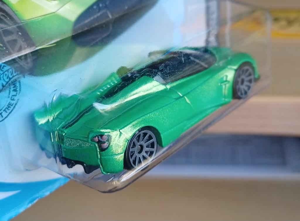 Models Hotwheels ~ Hw Roadsters ~ 17 Pagani Huayra Roadster ~ Carded