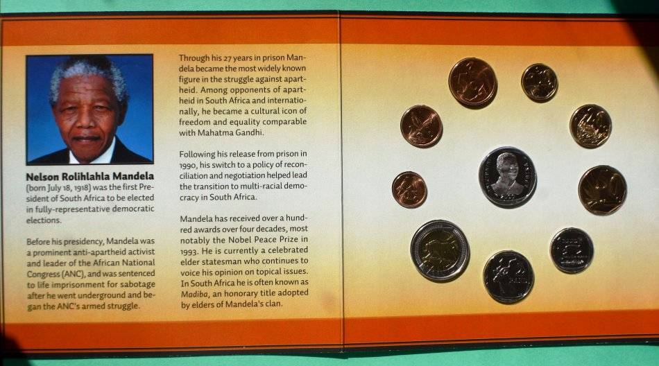 2000 R5 - NELSON MANDELA COMMEMORATIVE COIN SET WITH 2000 R5 'SMILEY FACE was sold for R275.00 ...