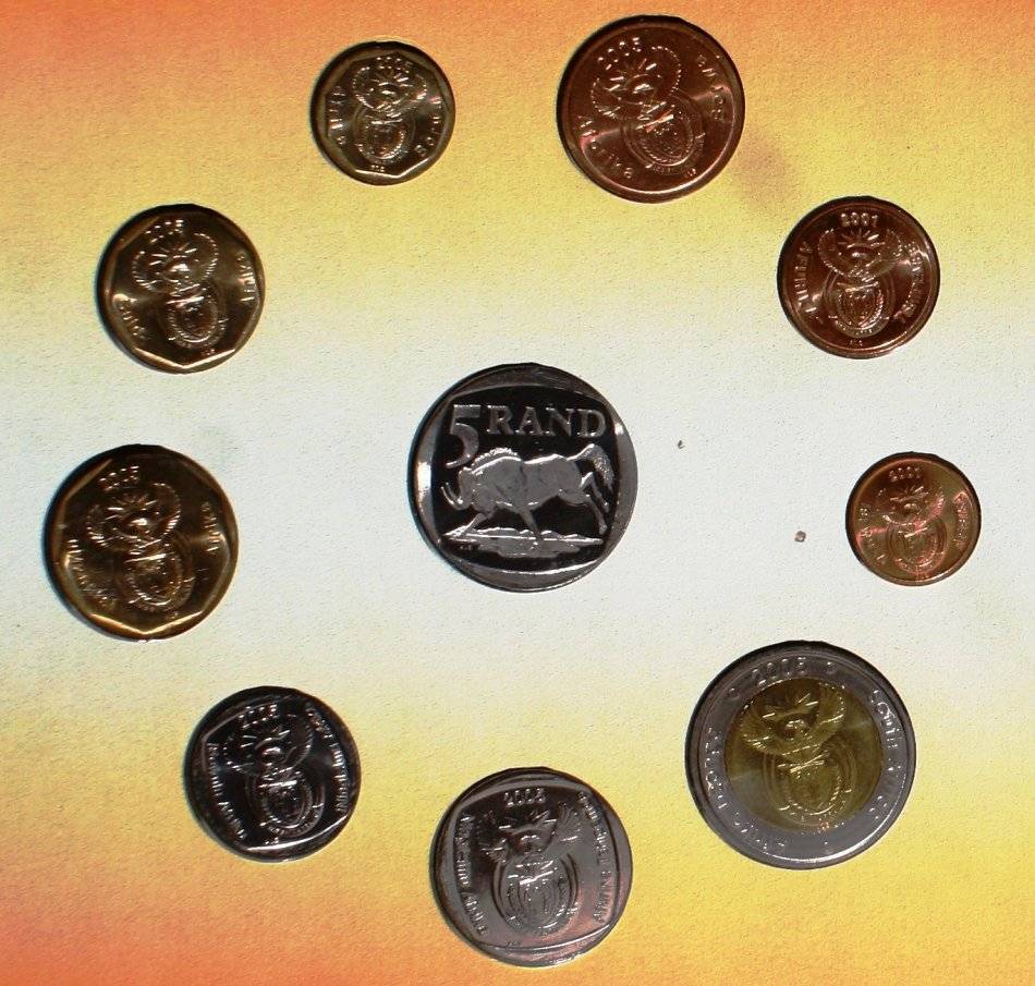 2000 R5 - NELSON MANDELA COMMEMORATIVE COIN SET WITH 2000 R5 'SMILEY FACE was sold for R275.00 ...