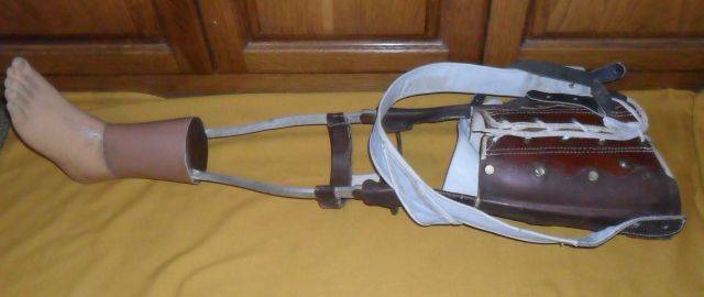 Other Antiques & Collectables - ANTIQUE WW2 ? PROSTHETIC LEG \ BRACE ...