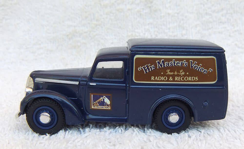 Road - A VINTAGE DIE CAST METAL MODEL OF THE 1948 COMMER 8 CWT VAN BY ...