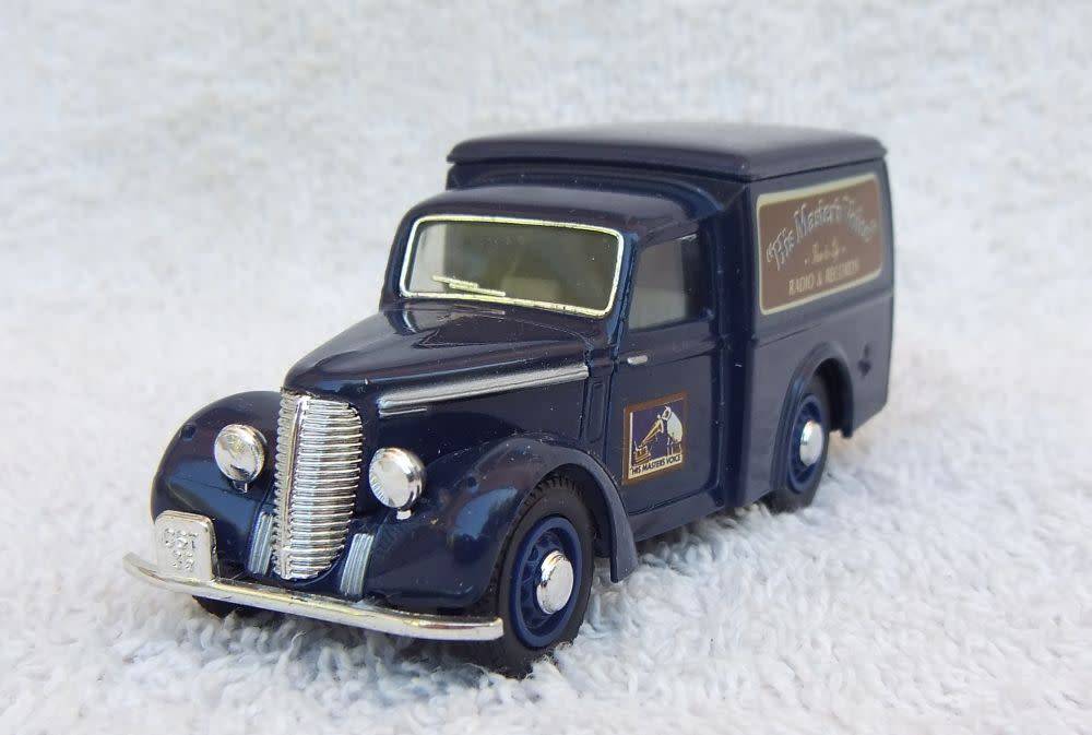 Road - A VINTAGE DIE CAST METAL MODEL OF THE 1948 COMMER 8 CWT VAN BY ...