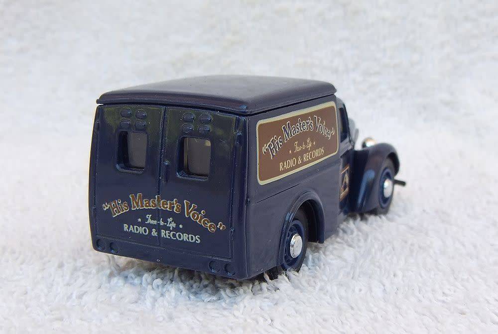 Road - A VINTAGE DIE CAST METAL MODEL OF THE 1948 COMMER 8 CWT VAN BY ...