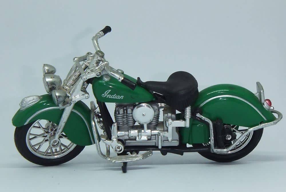 Road - An amazing detailed 1:24 scale die cast metal model of a 1940`s ...