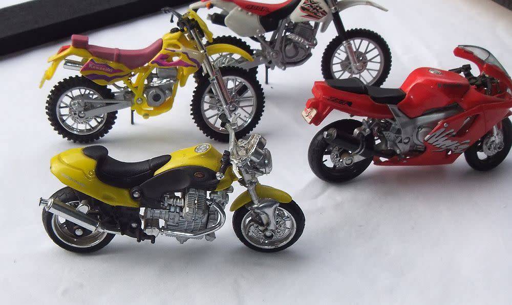 Road - WOW !! A GREAT LOT OF SEVEN 1:24 SCALE HIGHLY DETAILED ...