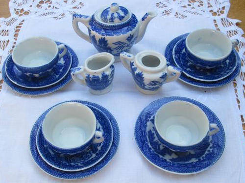 Oriental Porcelain - NEARLY ANTIQUE, BLUE AND WHITE WILLOW PATTERN TEA ...